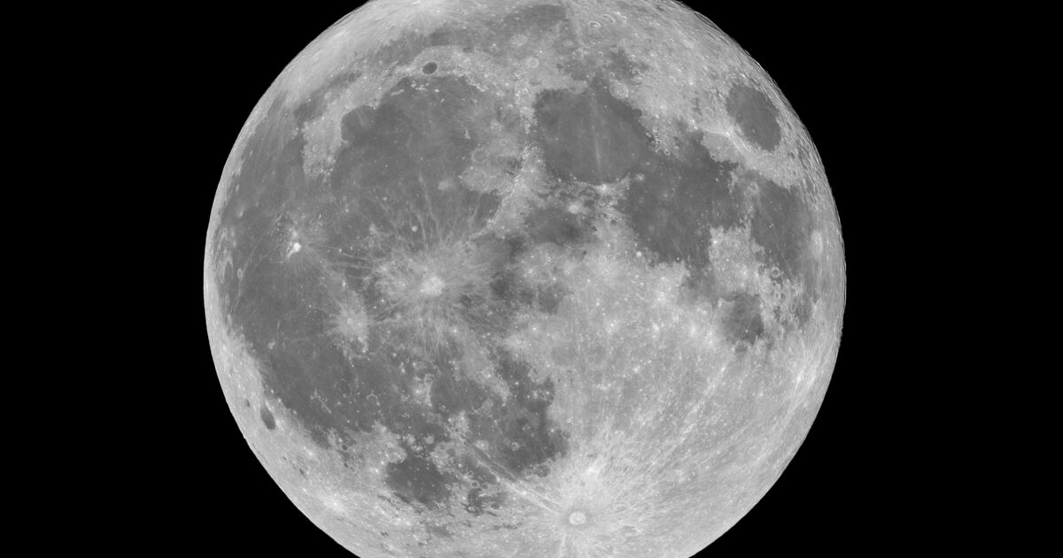 La face visible et la face cachée de la Lune sont totalement ...