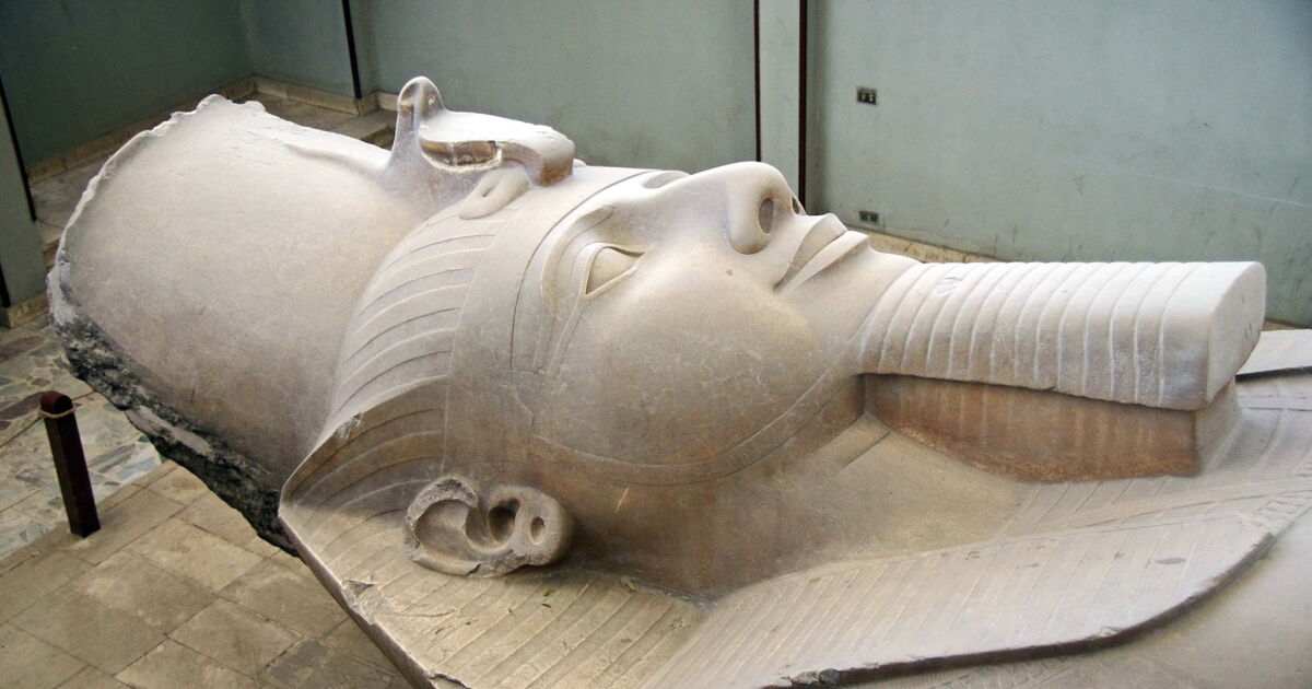 Égypte : des voleurs ont tenté de dérober une énorme statue de Ramsès ...