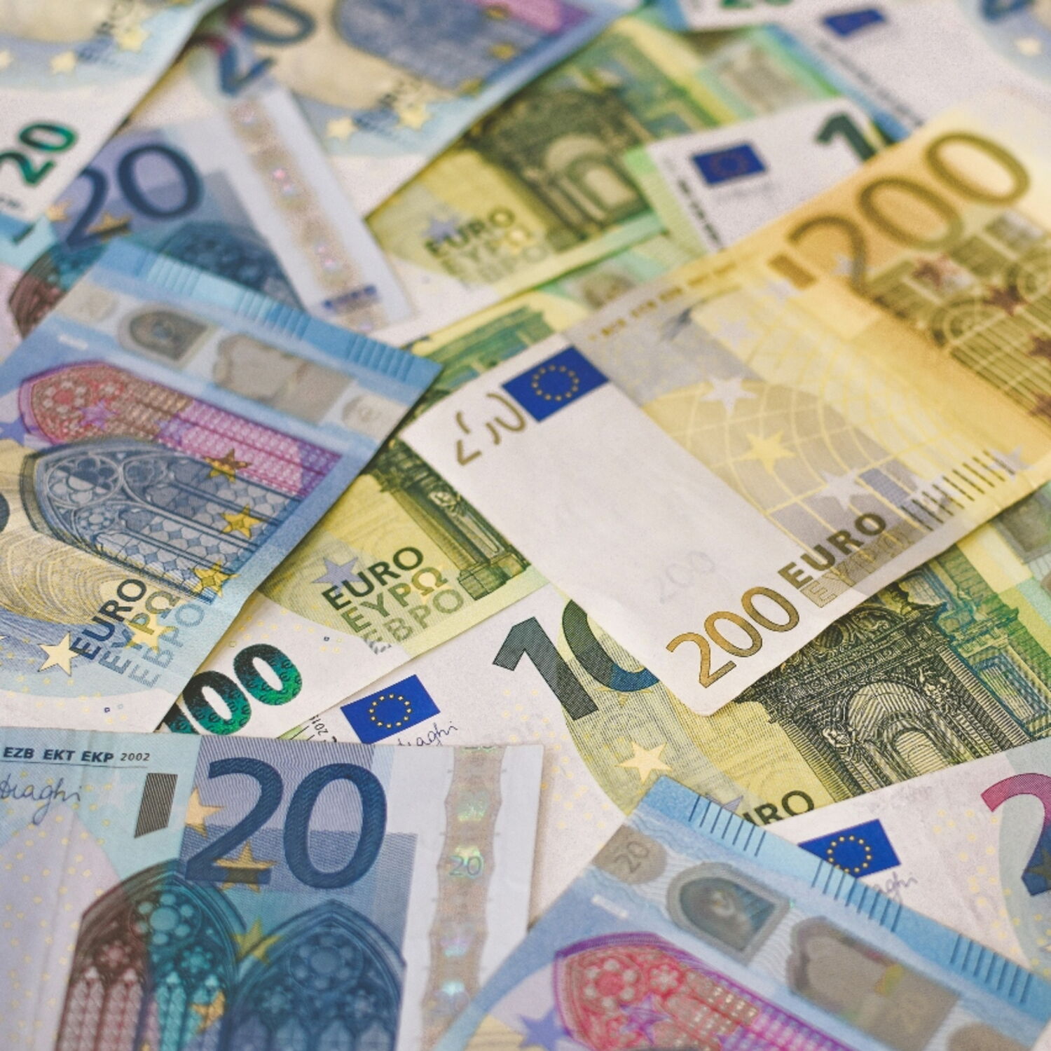 Argent : comment sont fabriqués les billets de banque ? - Caminteresse.fr