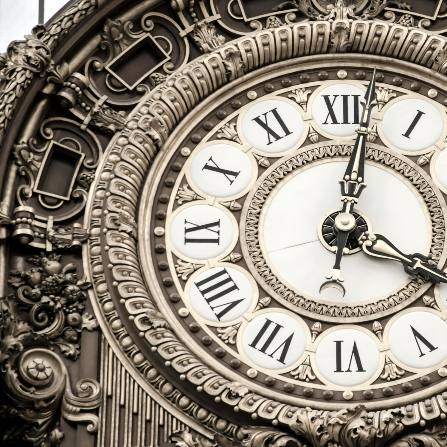 Comment fonctionne une horloge atomique ? - Caminteresse.fr