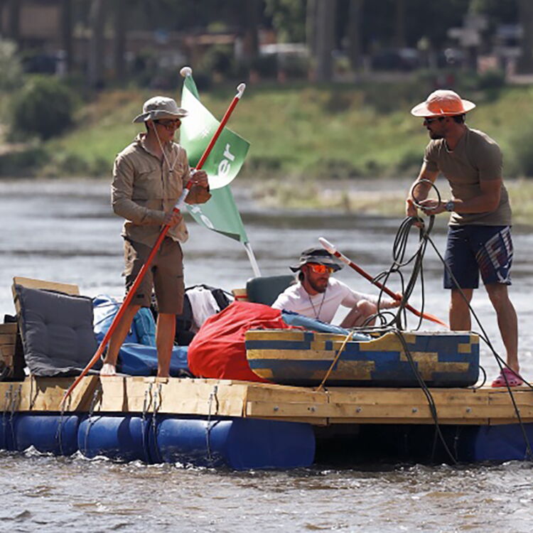 Douze jours en radeau sur la Loire pour ramasser les déchets : la ...