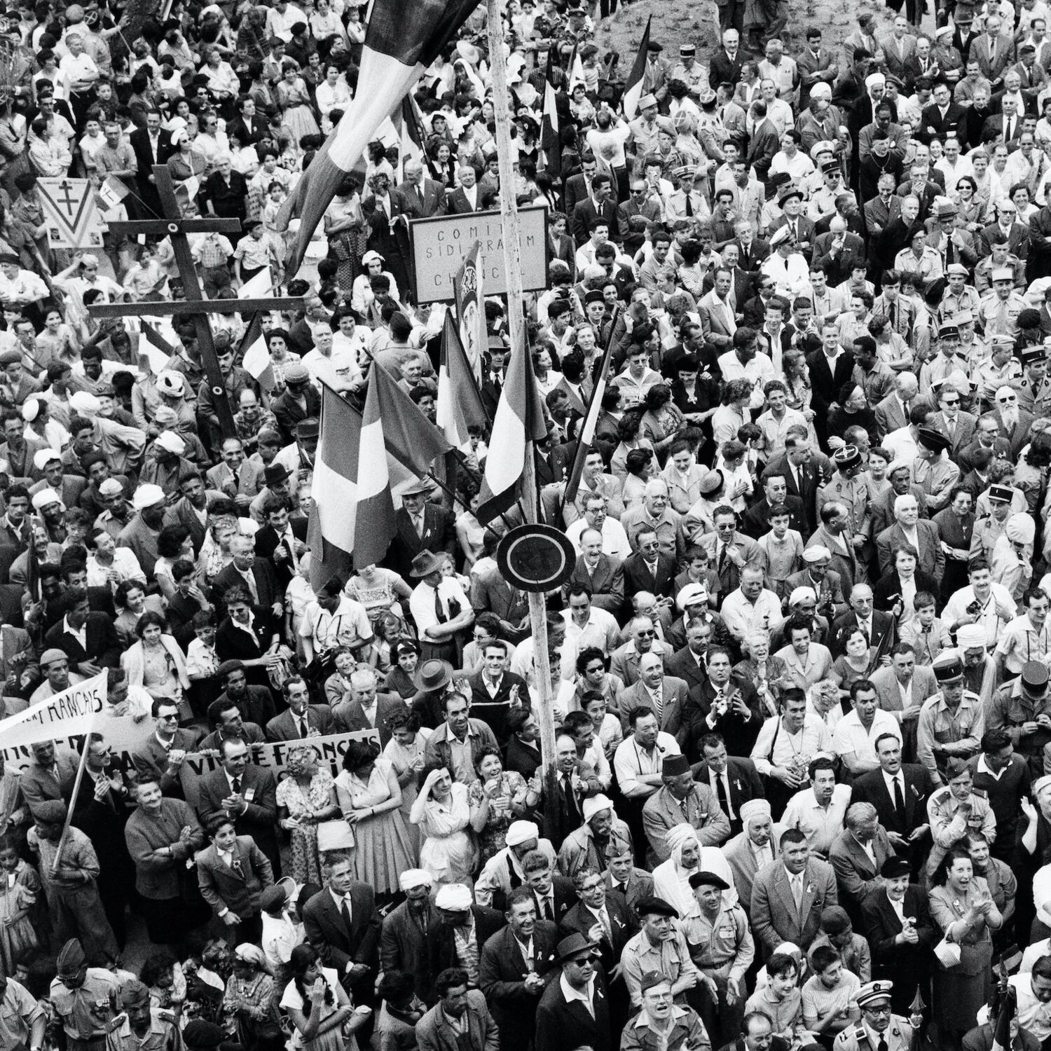 Le massacre d’Oran, des manifestations meurtrières - Geo.fr
