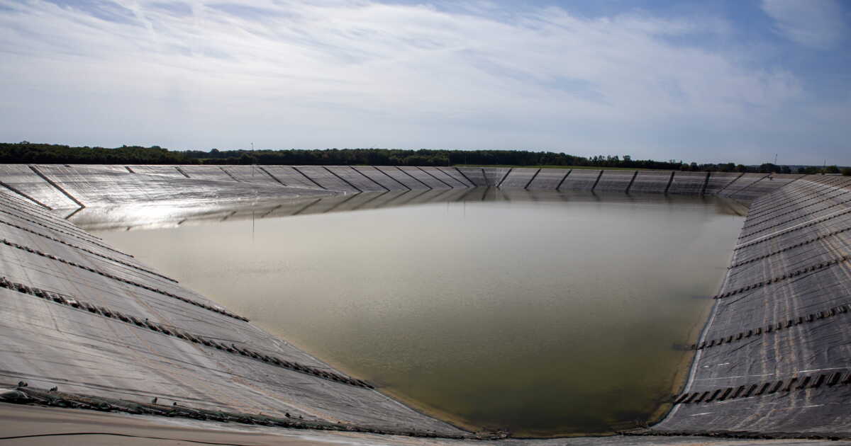 Méga-bassines agricoles : que sont ces énormes réservoirs d'eau et ...