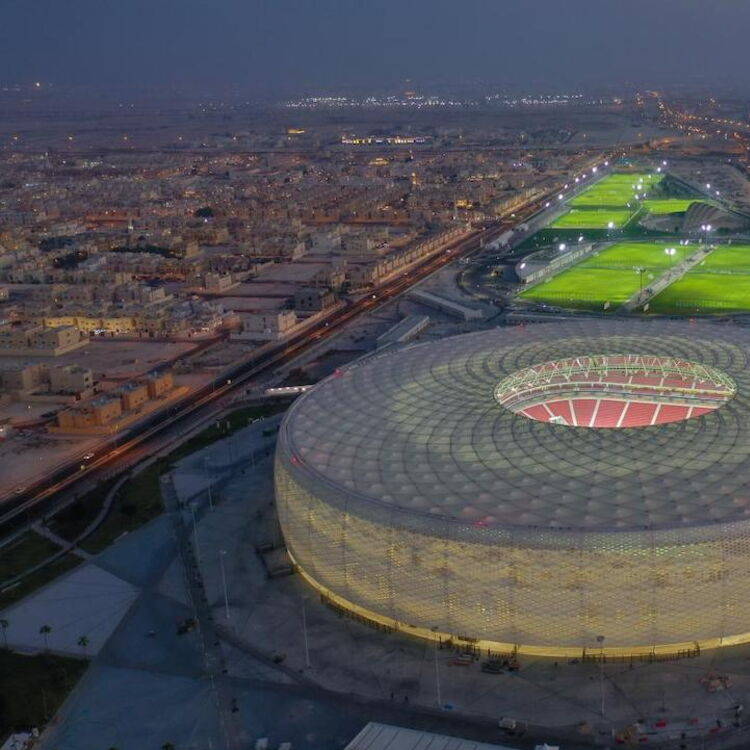 L’empreinte carbone de la Coupe du monde au Qatar serait au moins le ...