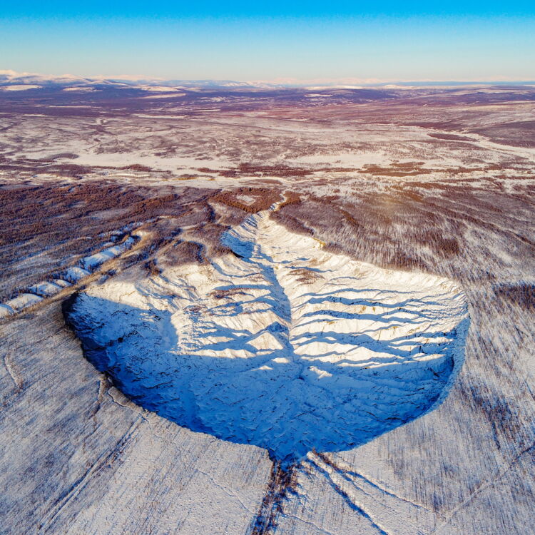 Cratère de Batagay : zoom sur une vaste dépression du permafrost ...