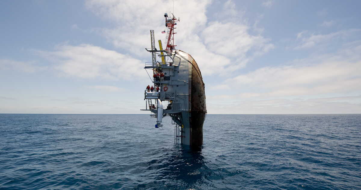 RV Flip, le bateau capable de se mettre à la verticale pour étudier les ...