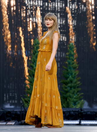 Taylor Swift : les 15 plus beaux looks de sa tournée - Harper's Bazaar