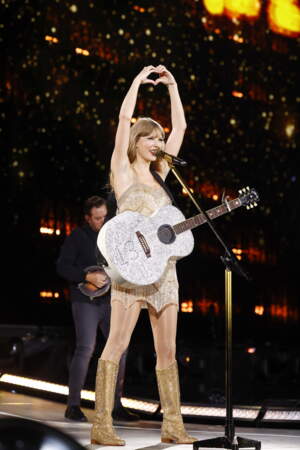 Taylor Swift : les 15 plus beaux looks de sa tournée - Harper's Bazaar