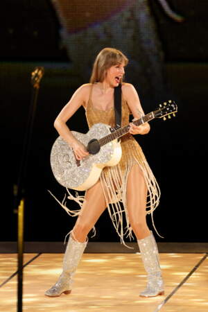 Taylor Swift : les 15 plus beaux looks de sa tournée - Harper's Bazaar